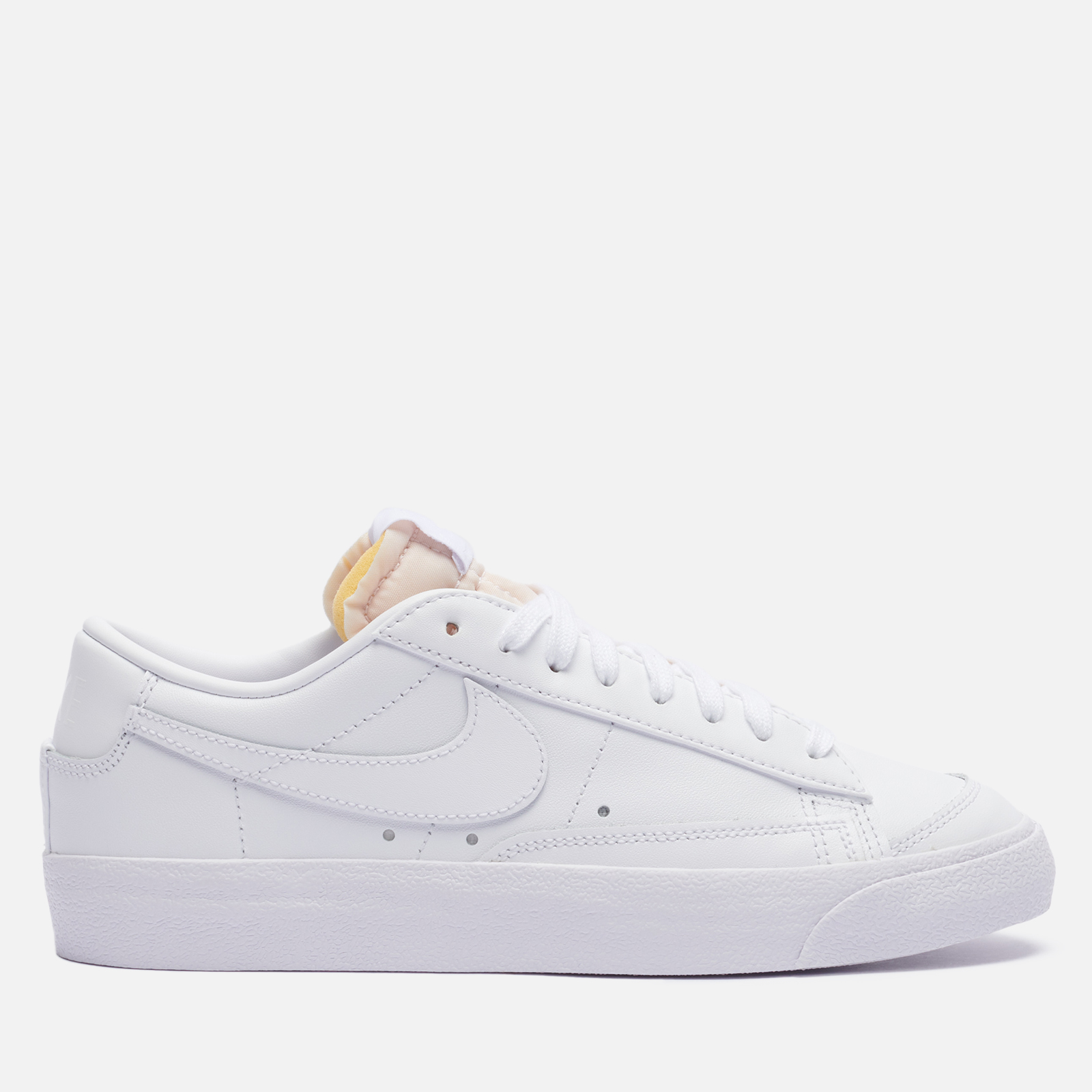 Женские кроссовки Nike Blazer Low 77 DC4769-101